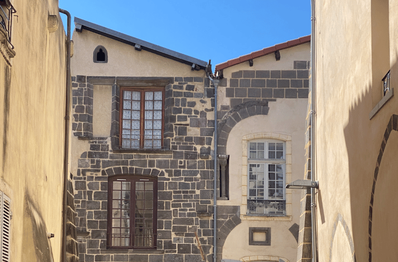 Visiter le quartier de Montferrand feat Beelive